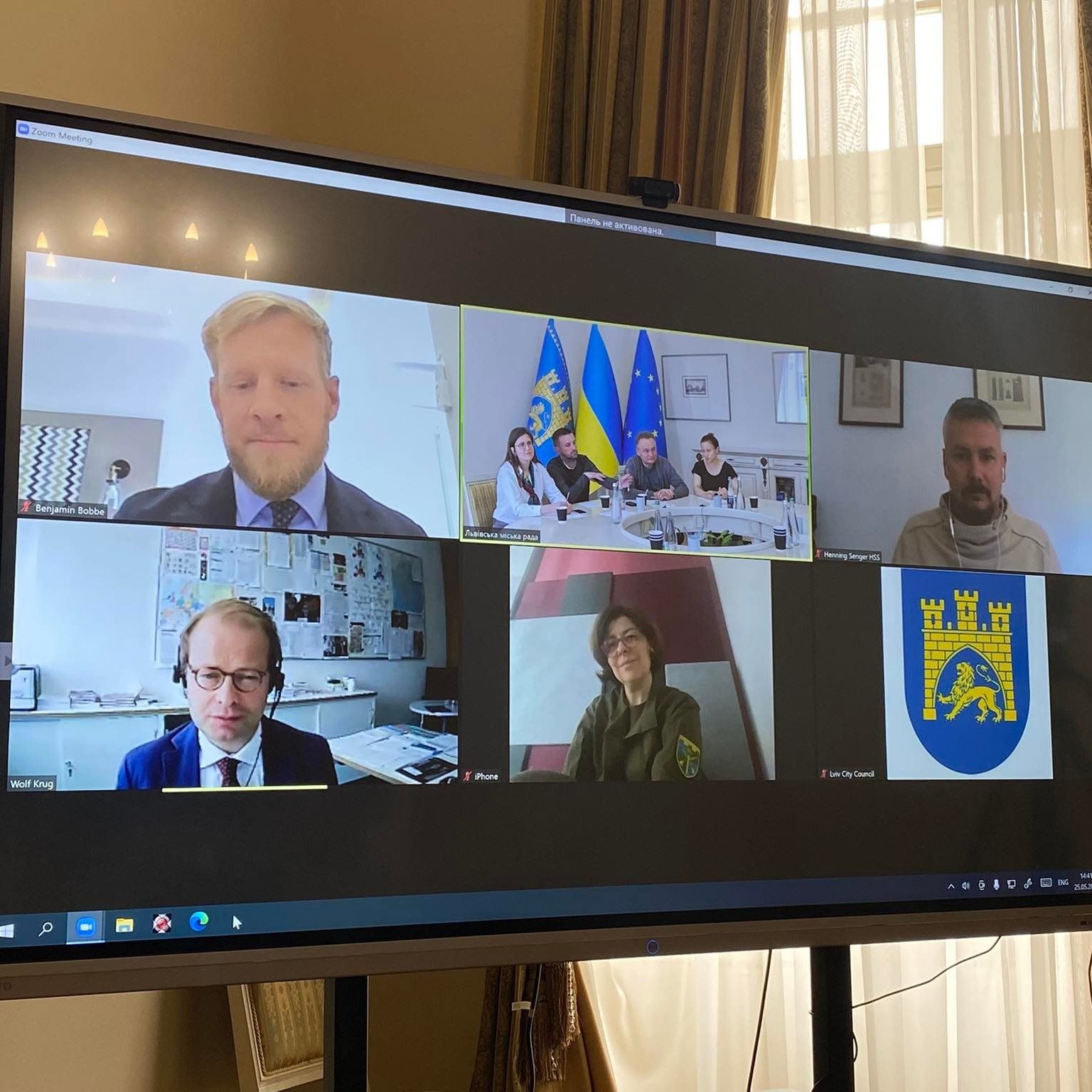 Інтерактивна панель EdPro: від освіти до волонтерки