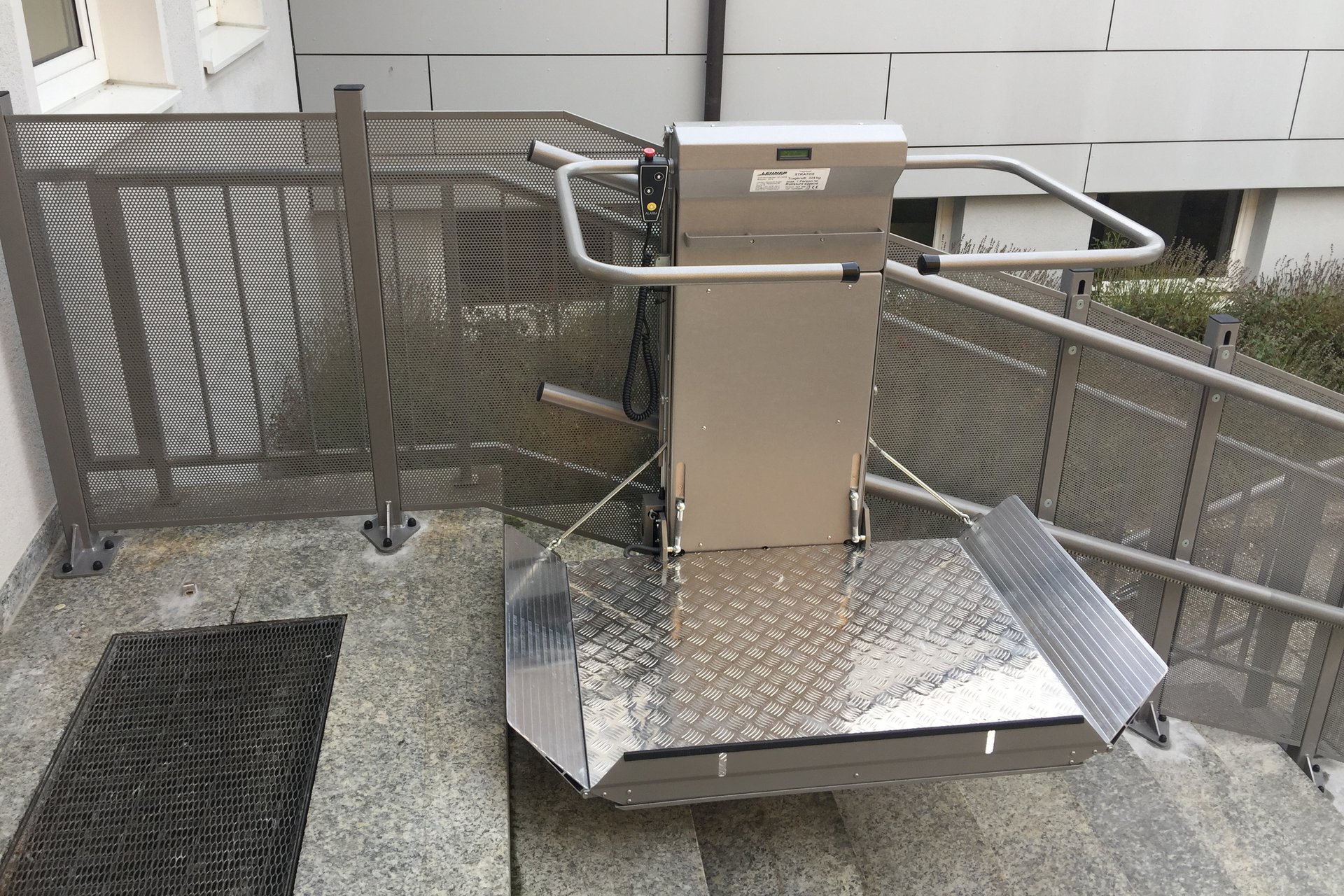 Lift for People with Limited Mobility | Vertical, Wheelchair Lifts