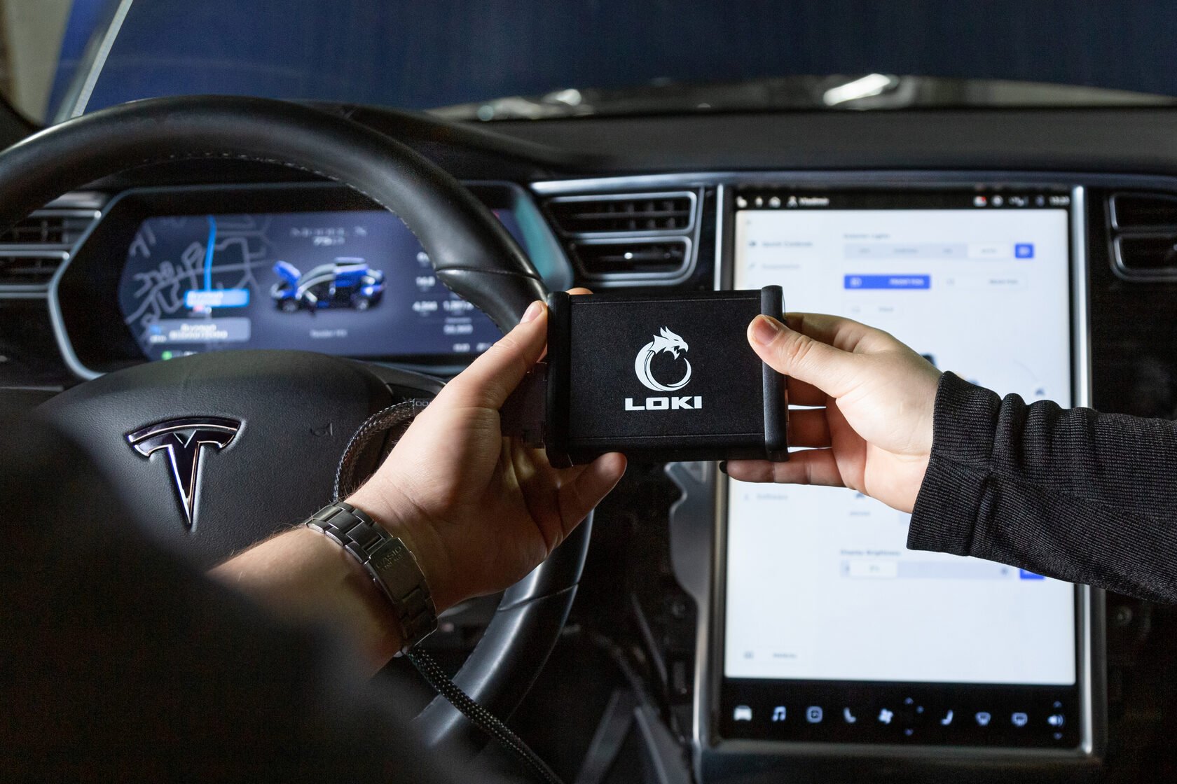 Sustitución de eSim por tarjeta sim en vehículos Tesla mediante LOKI ...