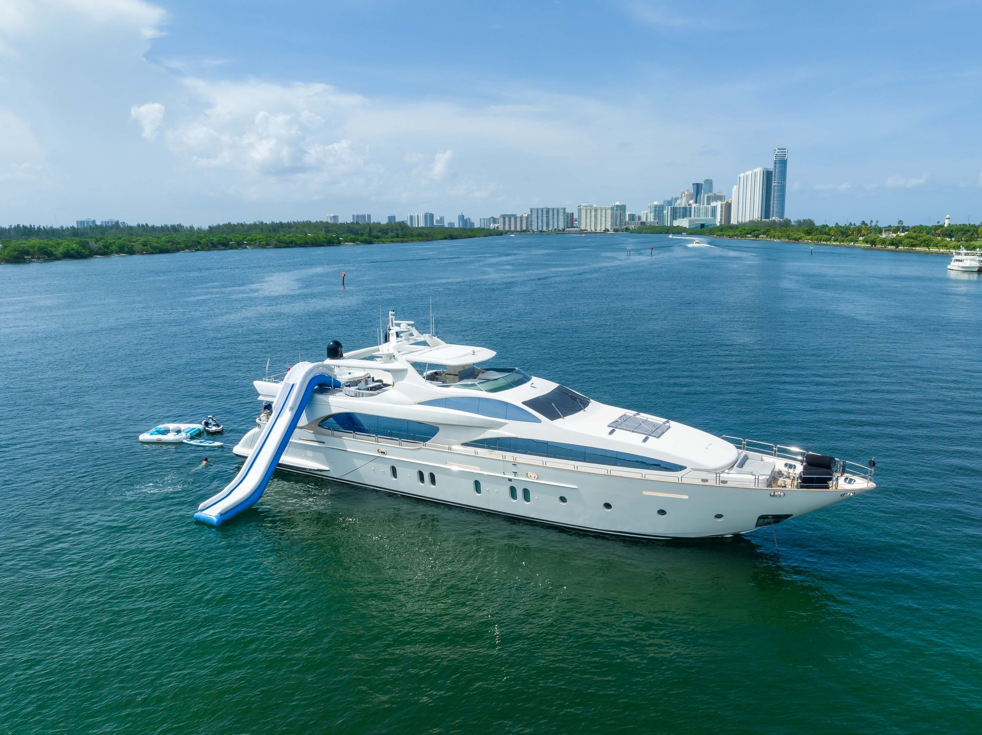 Azimut 116ft Yacht Miami | Azimut 116ft Luxury Yacht Miami