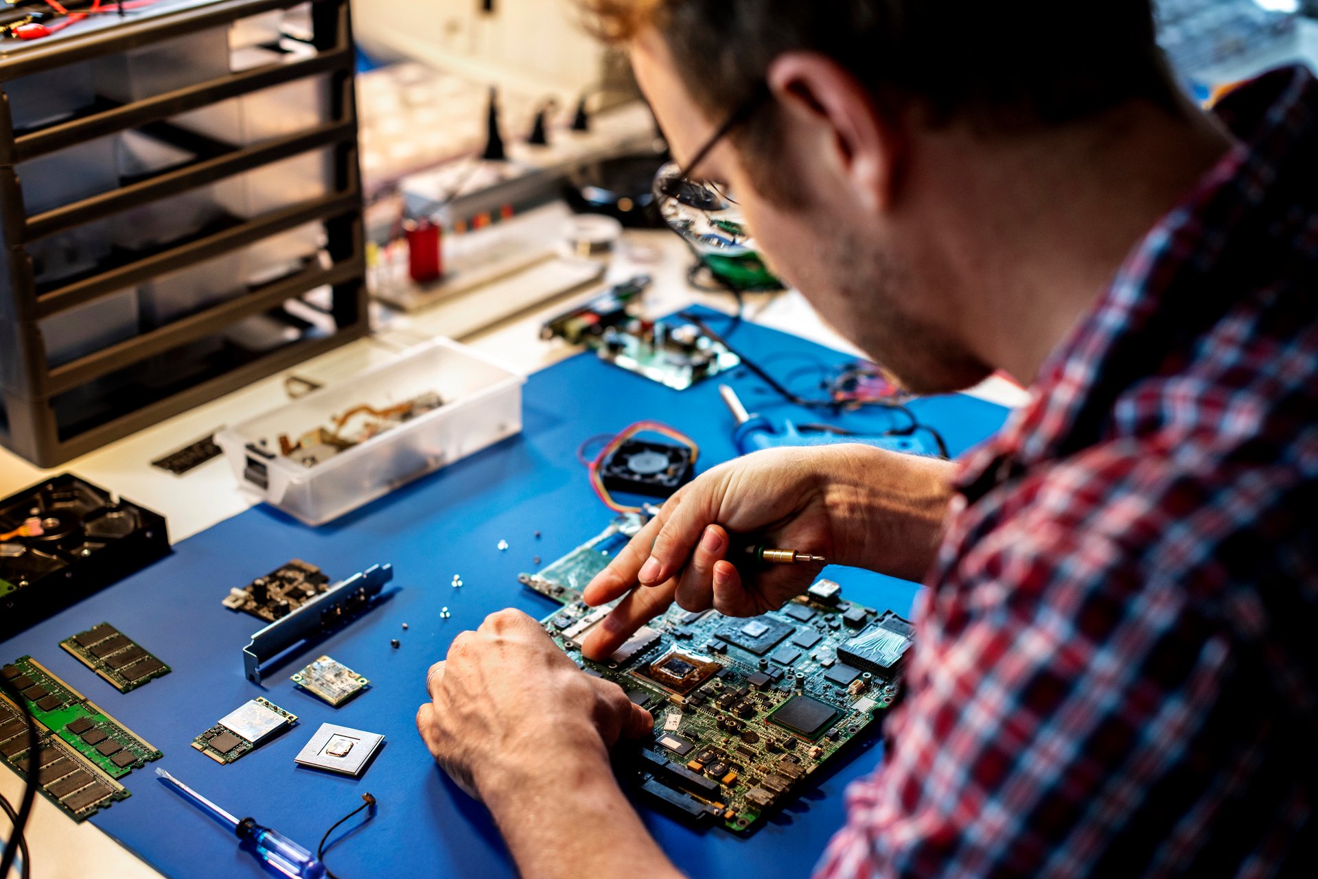 KSE ProfTech | Програма Монтаж електроніки